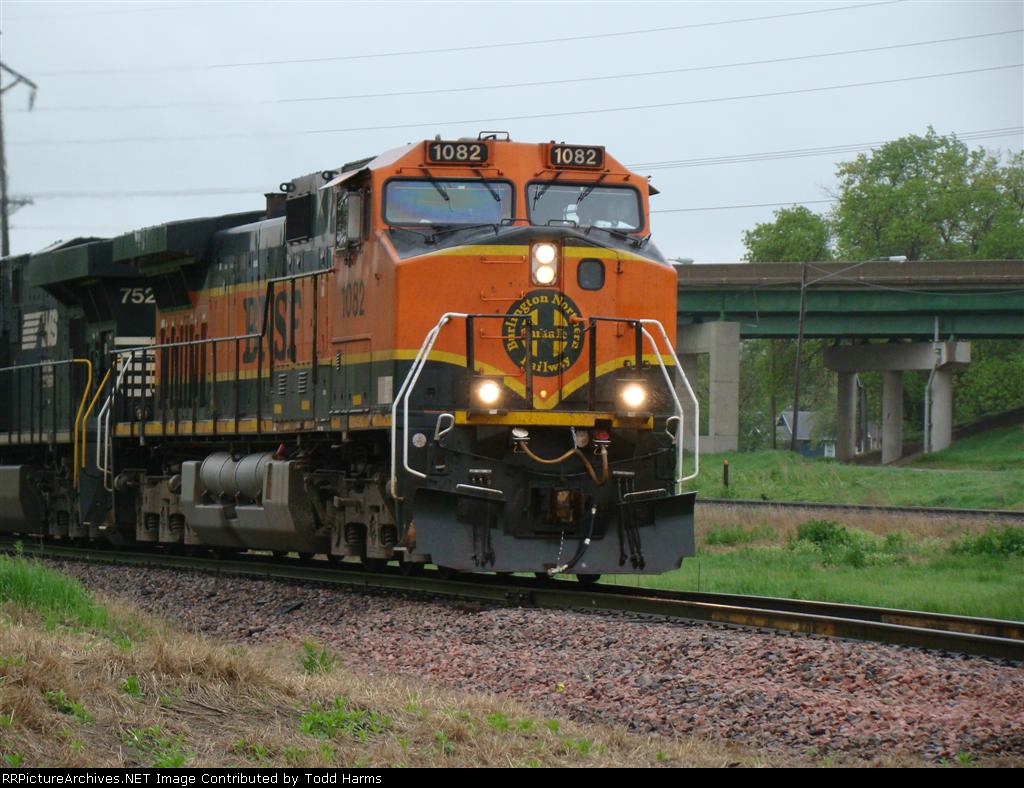 BNSF 1082